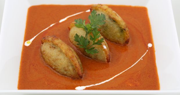 Aloo Palak Ki Gujjia Recipe by Ravi Kumar - NDTV Food Aloo Palak Ki Gujjia Recipe by Ravi Kumar - NDTV Food