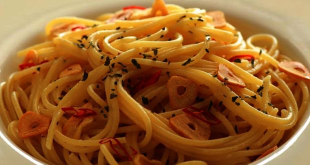 Spaghetti Alio Olio Paperoncino Recipe - NDTV Food